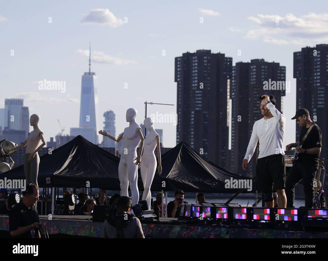 Coldplay 2021 hi-res stock photography and images - Alamy