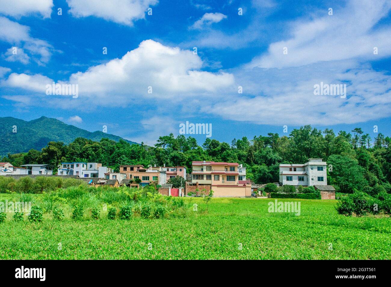 Beautiful clouds in sky countryside hi-res stock photography and images ...