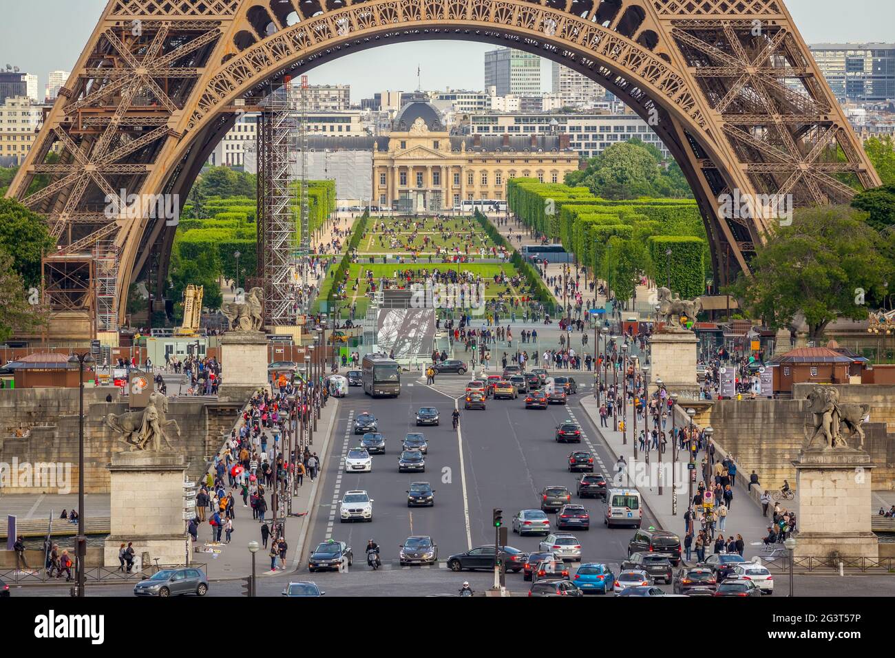 Tourists and Cars near the Eiffel Tower Stock Photo - Alamy