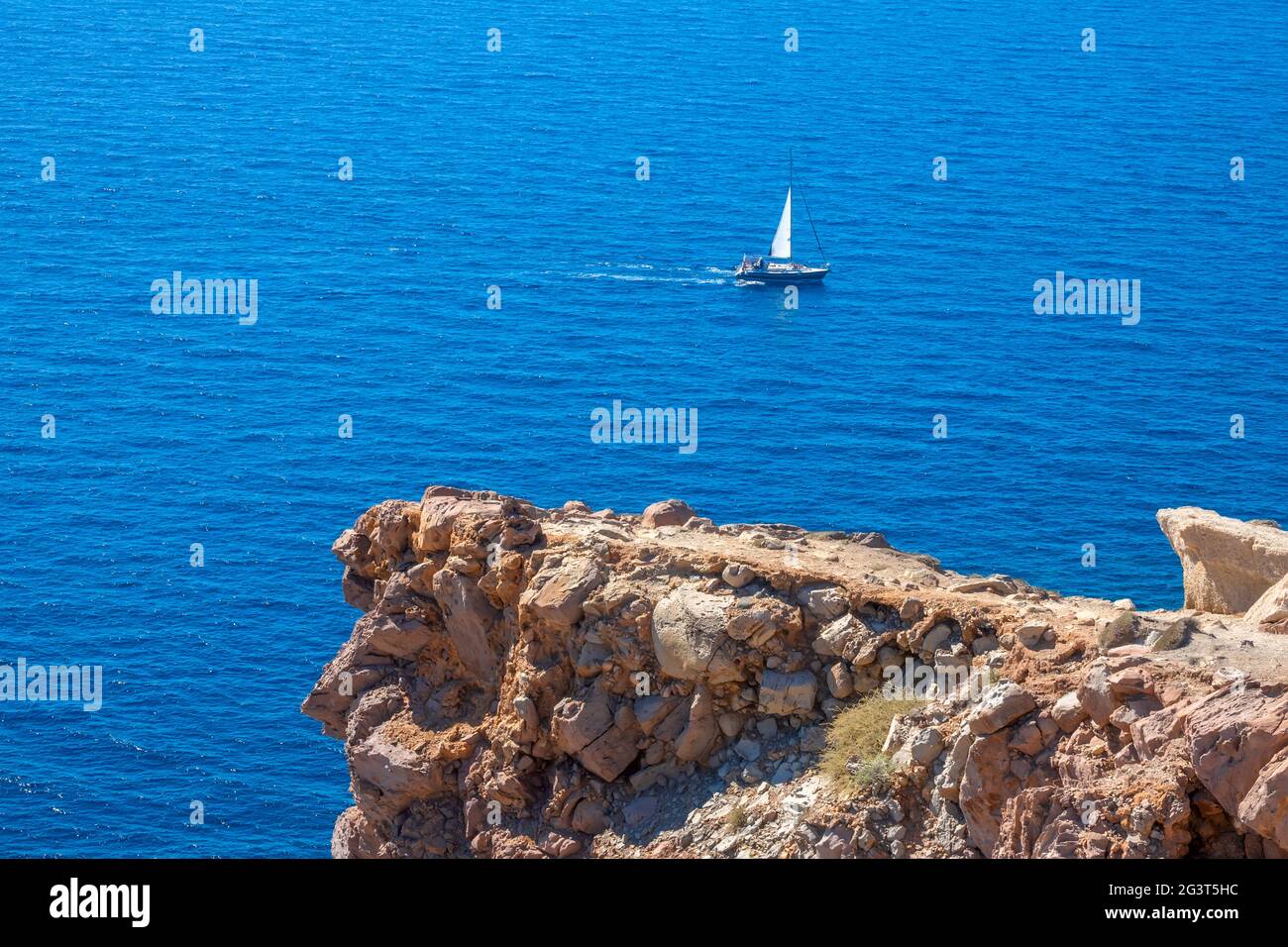 Sailing rock hi-res stock photography and images - Alamy