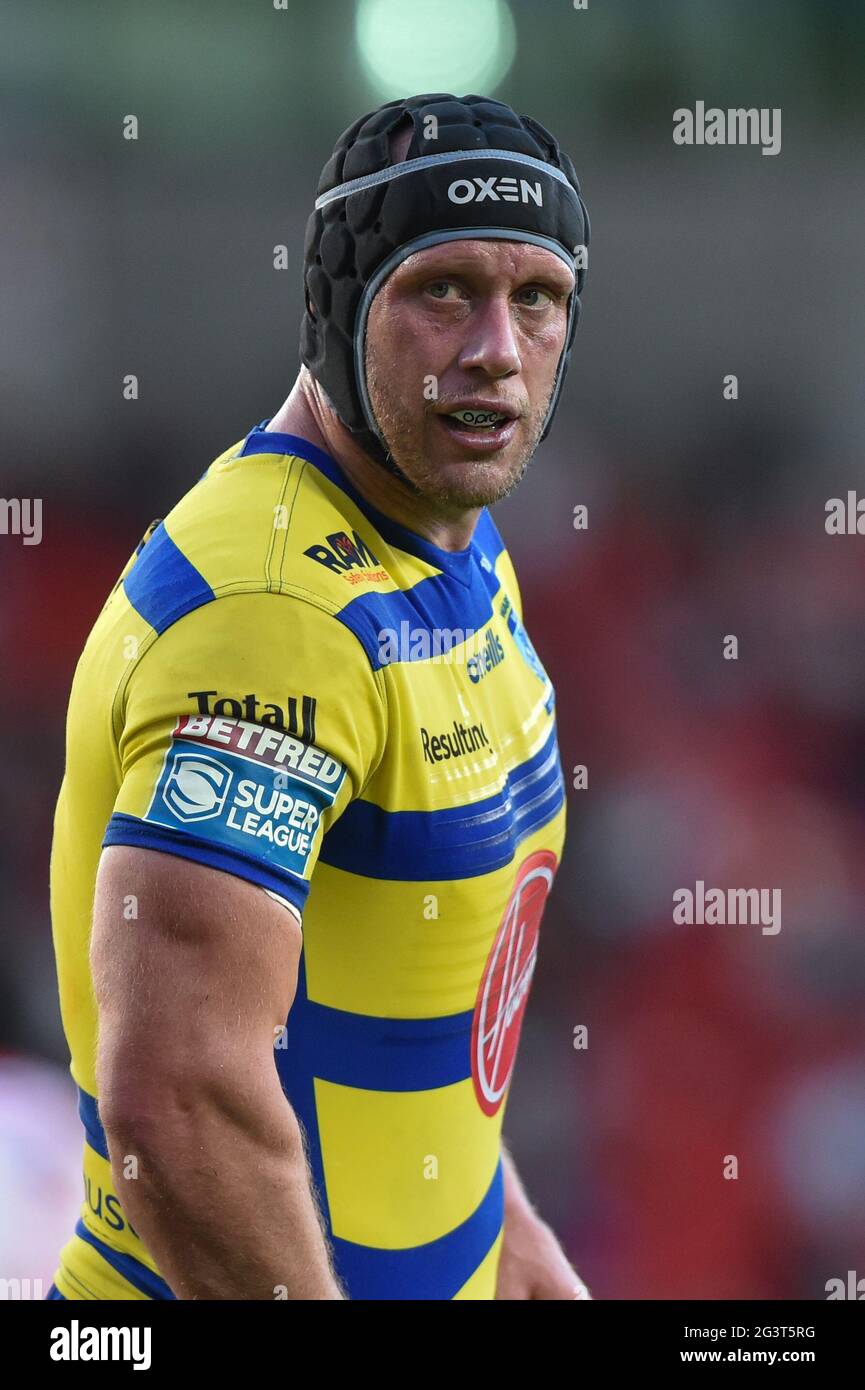 Chris Hill (8) of Warrington Wolves during the game Stock Photo - Alamy