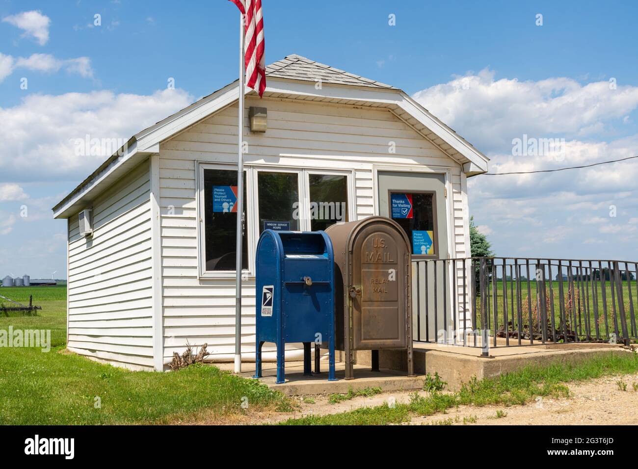 Ohio, Illinois - United States - June 15th, 2021: Rural post office in ...