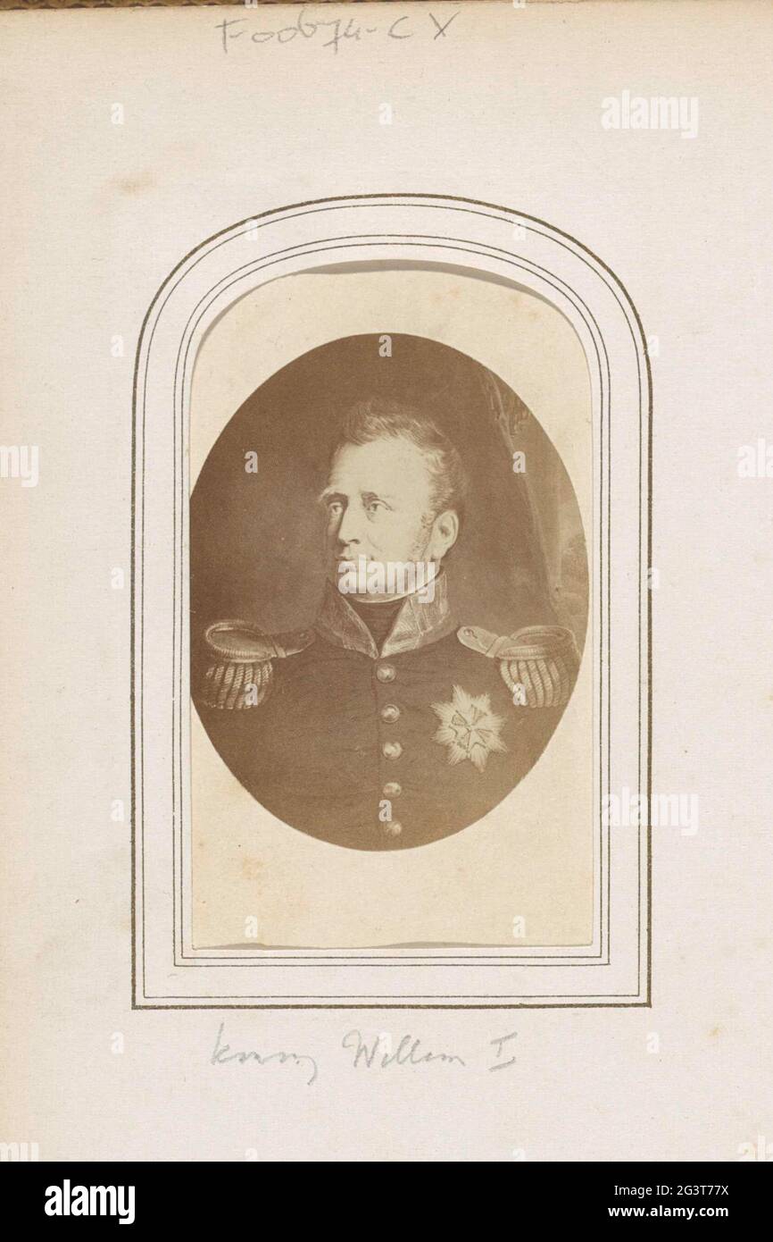 Photo production of an engraved portrait of King Willem I. Part of ...