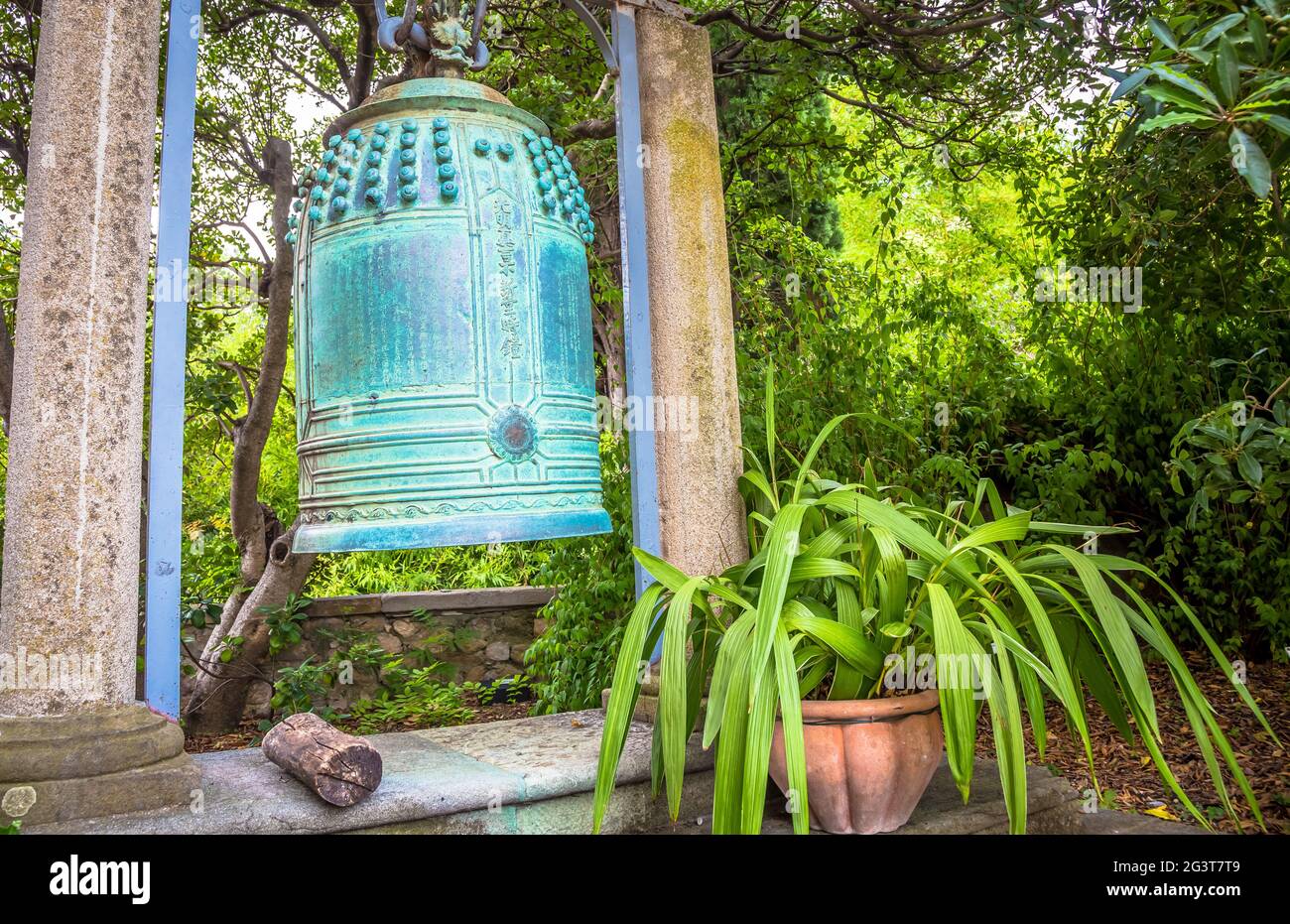 Old Japanese bell finely crafted in bronze Stock Photo - Alamy