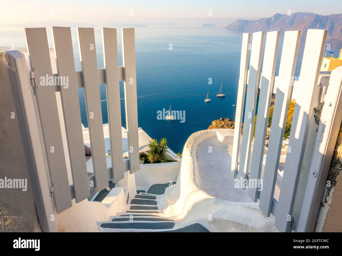 View through stone gate hi-res stock photography and images - Alamy