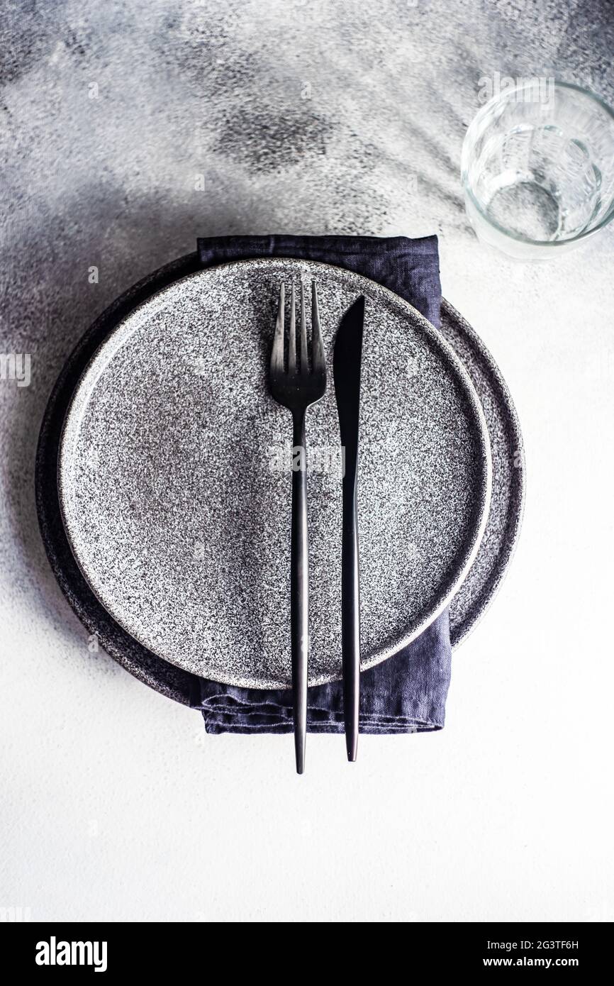 Modern place setting hi-res stock photography and images - Alamy