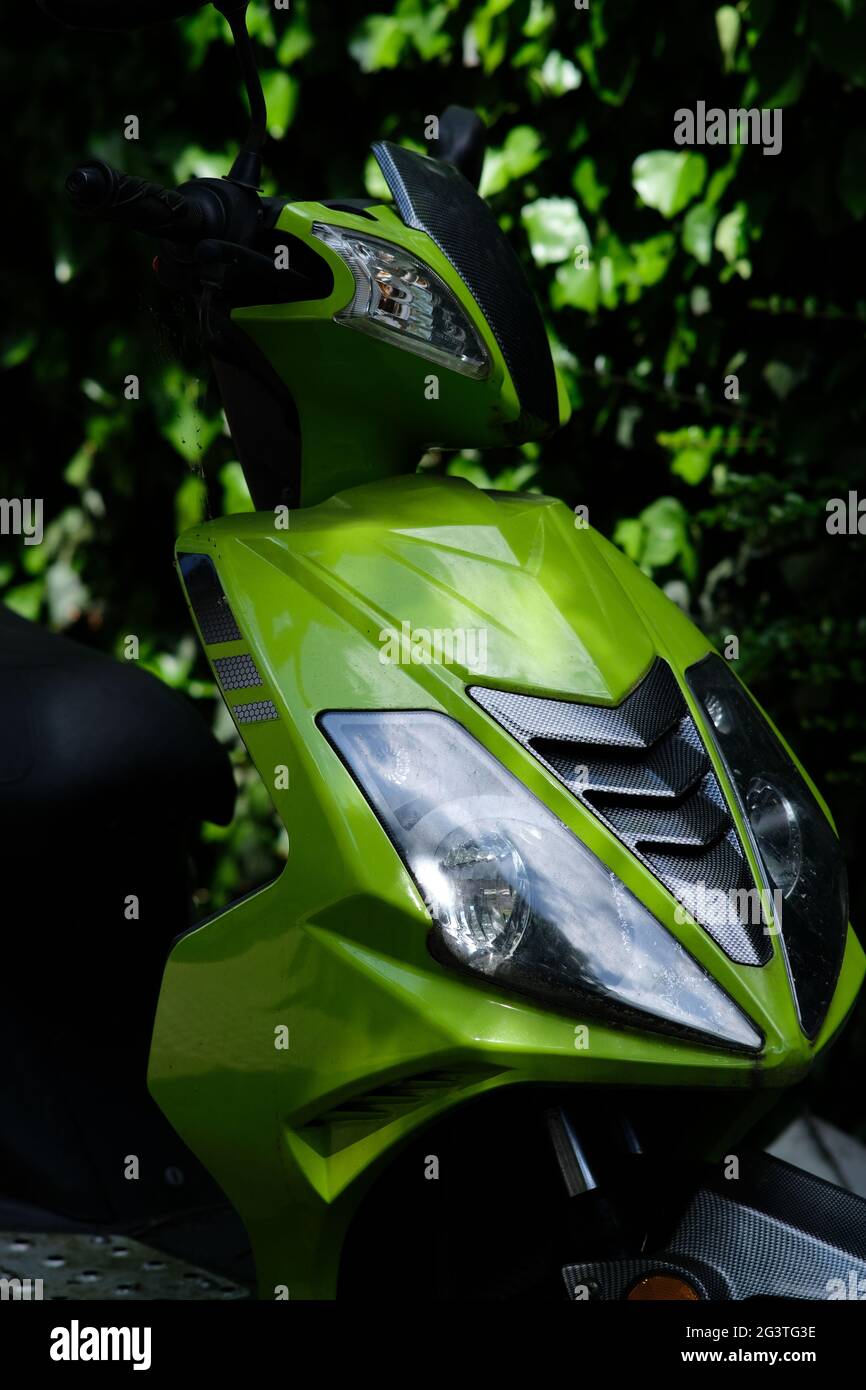 Green motor bike hi-res stock photography and images - Alamy