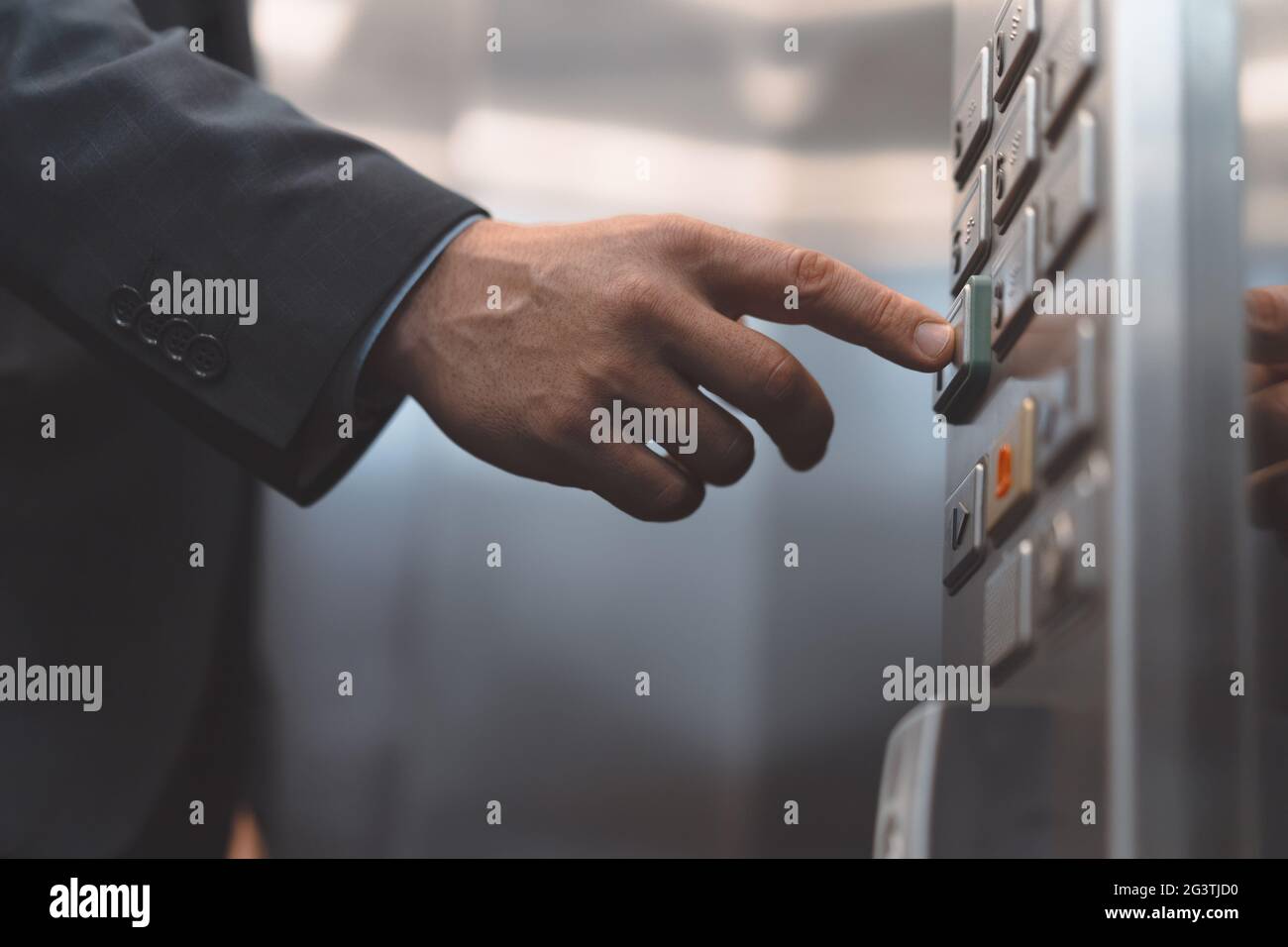 Elevator worker hi-res stock photography and images - Alamy