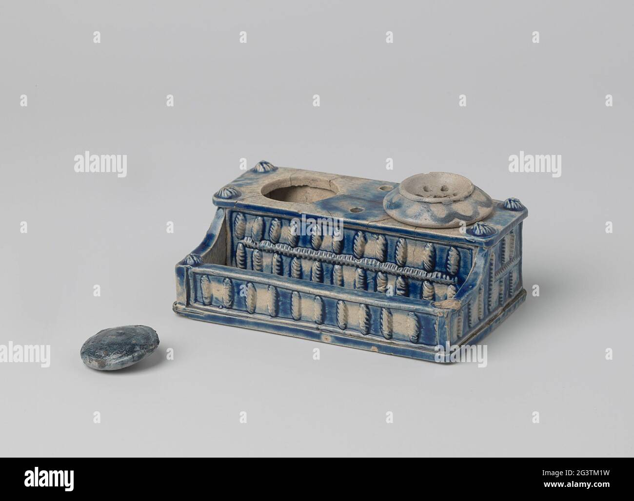 Ink shipment lid. Cover of stoneware ink vessel Stock Photo - Alamy