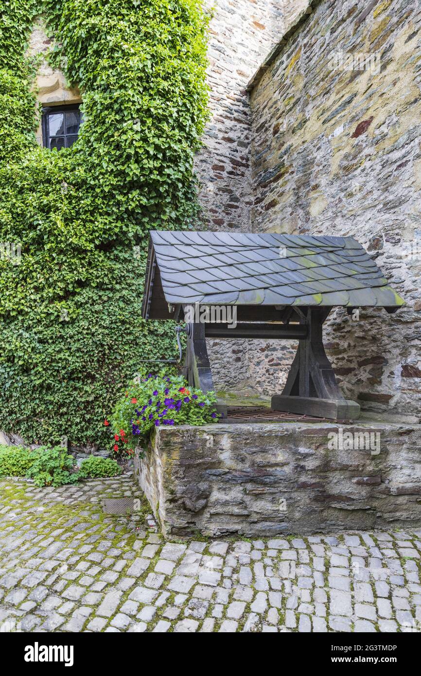 The well of the Lauenstein Castle in the castle courtyard at the corner ...