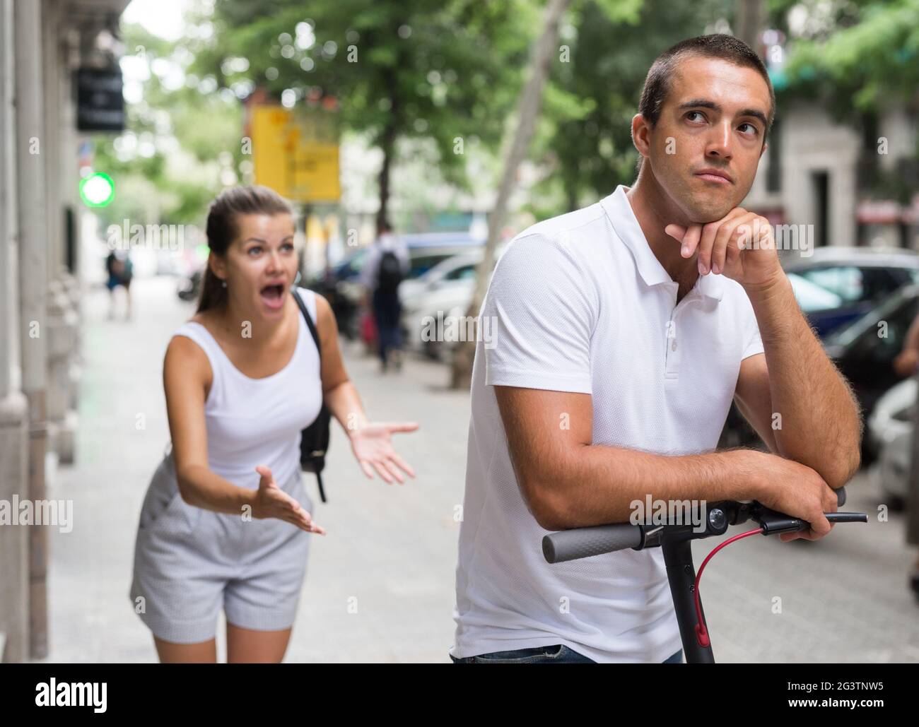 Woman swearing at man hi-res stock photography and images - Alamy