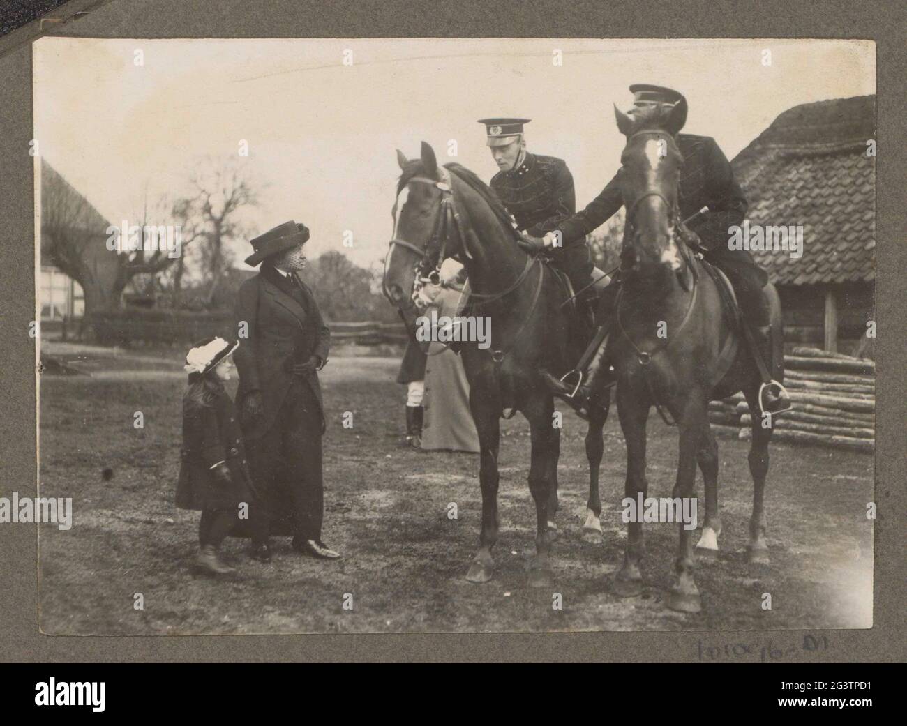 Woman with child at two riders, presumably on royal wood fortress Het ...