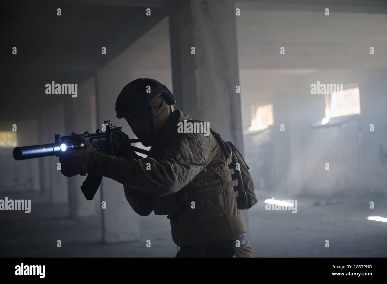 Modern warfare soldier in urban environment battlefield Stock Photo - Alamy