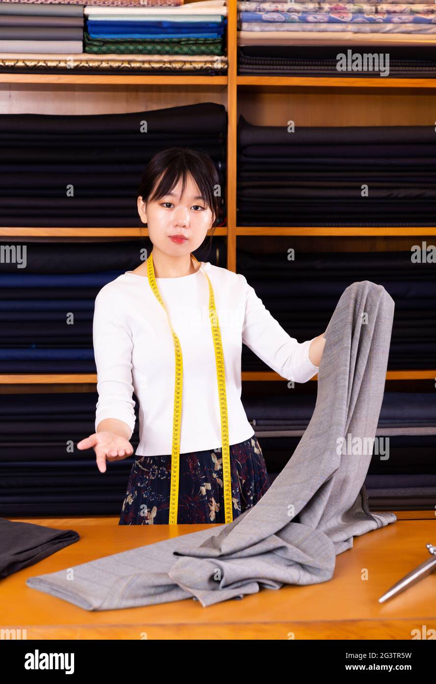 Chinese tailoring hi-res stock photography and images - Alamy