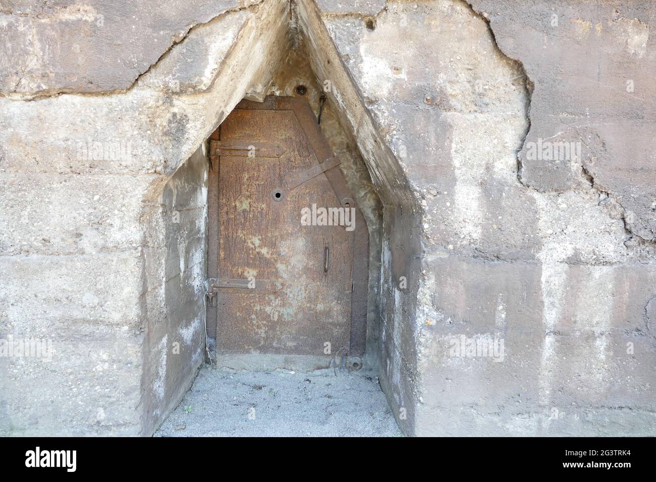 Old concrete building with a wooden door Stock Photo - Alamy