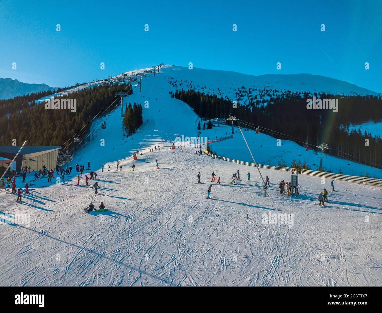 Aerial skiers hi-res stock photography and images - Alamy