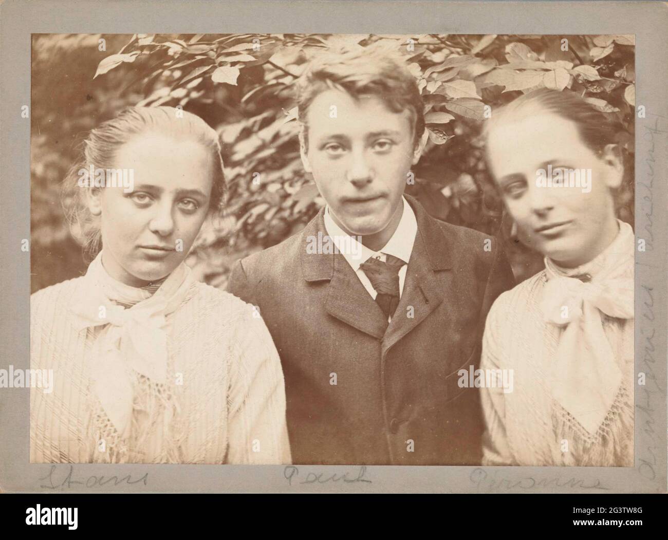 Triplets arntzenius hi-res stock photography and images - Alamy Triplets arntzenius hi-res stock photography and images - Alamy