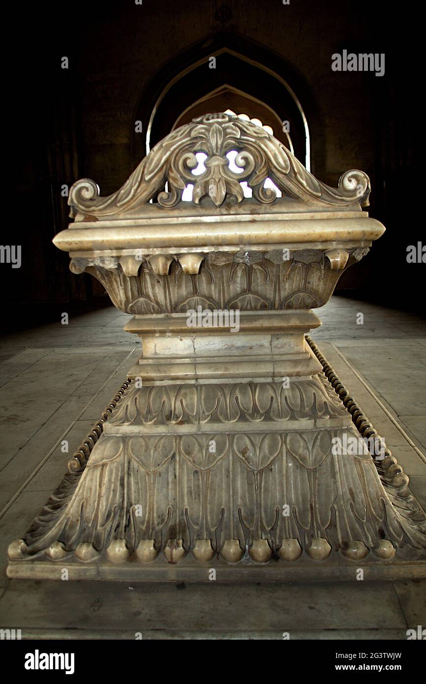 Marble tomb hi-res stock photography and images - Alamy