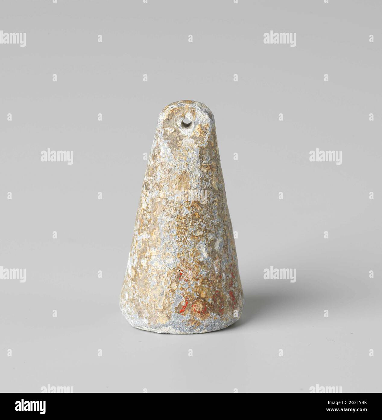 Lead weight or plumb bob conical with flattened top in which a hole is arranged conical with a flattened top in which a hole is arranged and a cavity or soul at