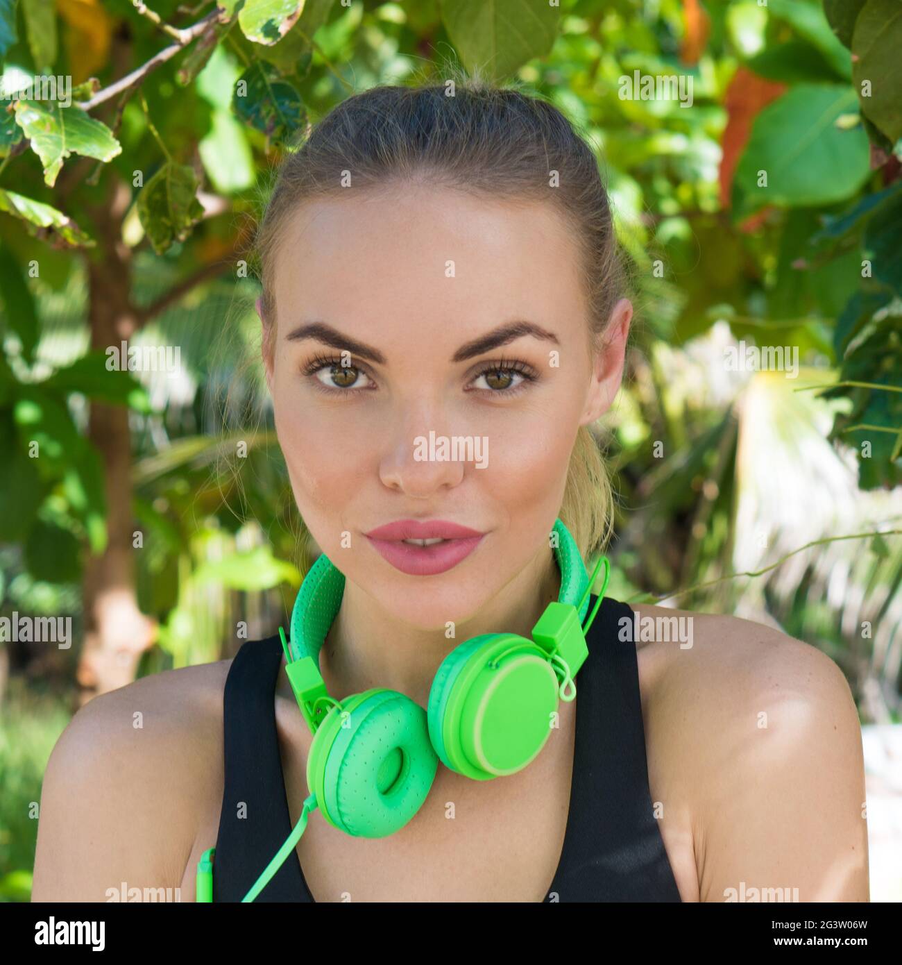 Woman beach relax summer tropical hi-res stock photography and images ...