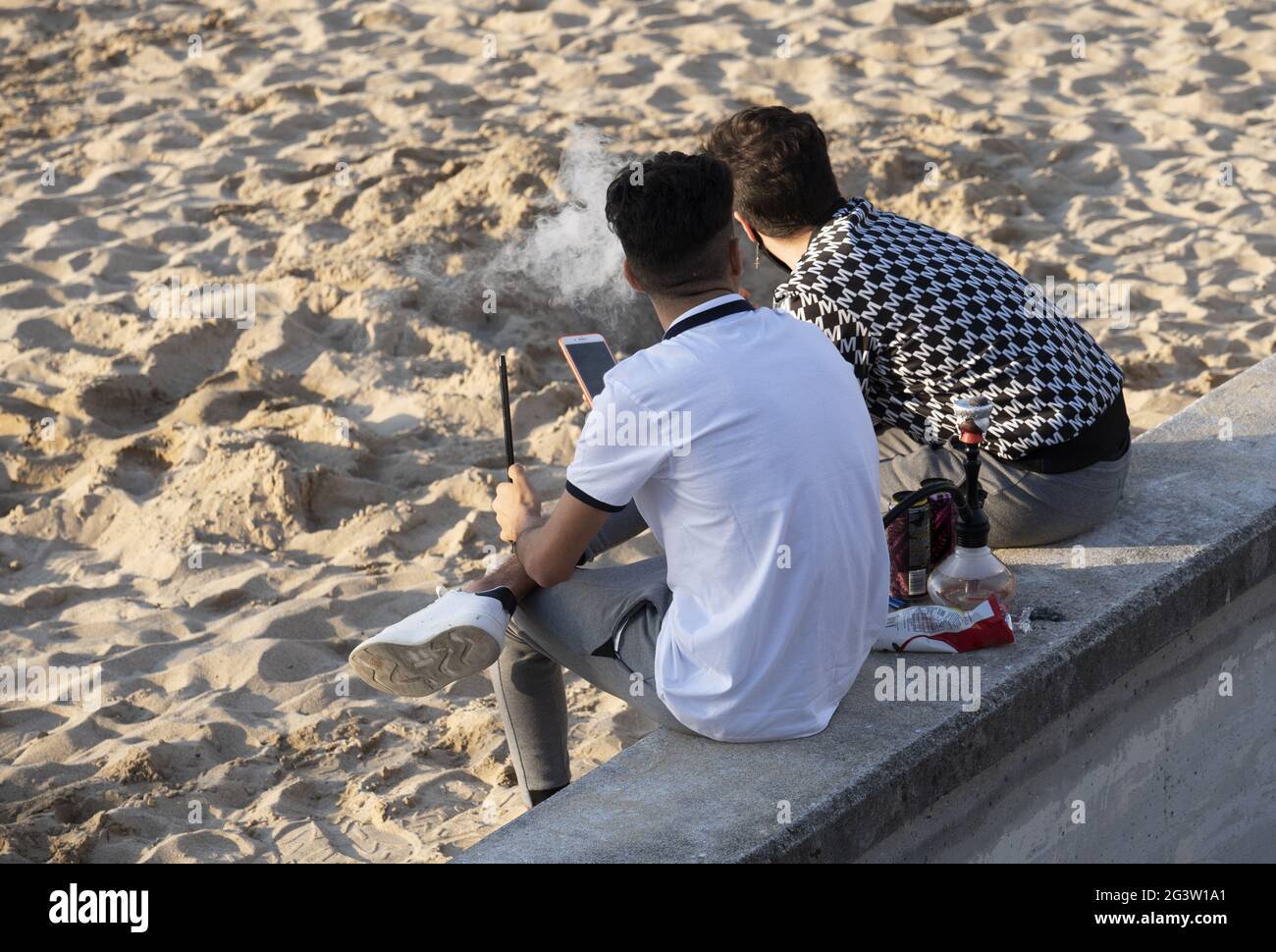 Hookah sit hi-res stock photography and images - Alamy