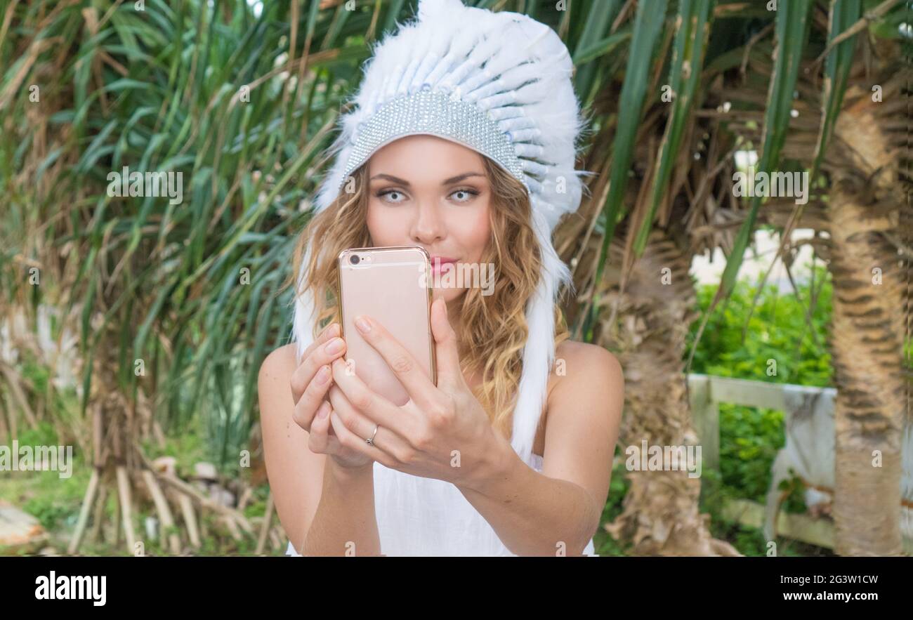 Girl doing selfie hi-res stock photography and images - Alamy