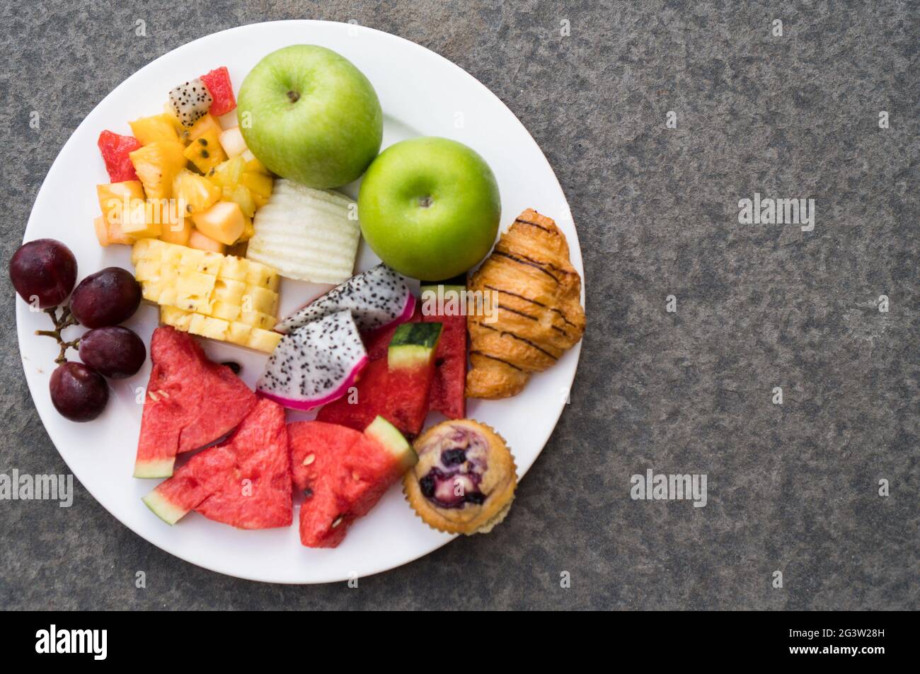 Fruit plate by hotel pool Stock Photo - Alamy
