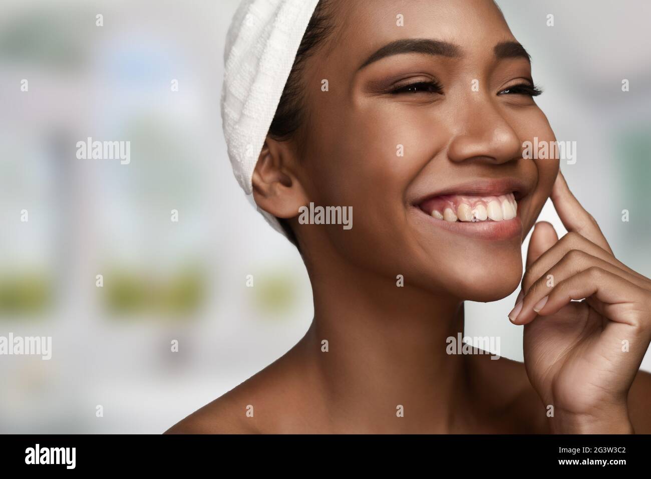 Skin smiling hi-res stock photography and images - Alamy