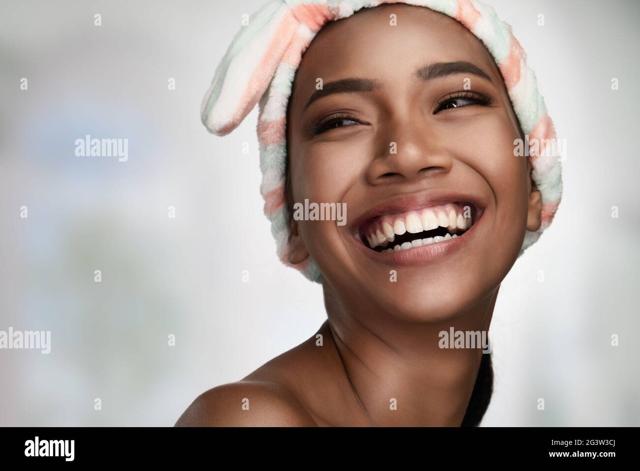 Smiling skin hi-res stock photography and images - Alamy