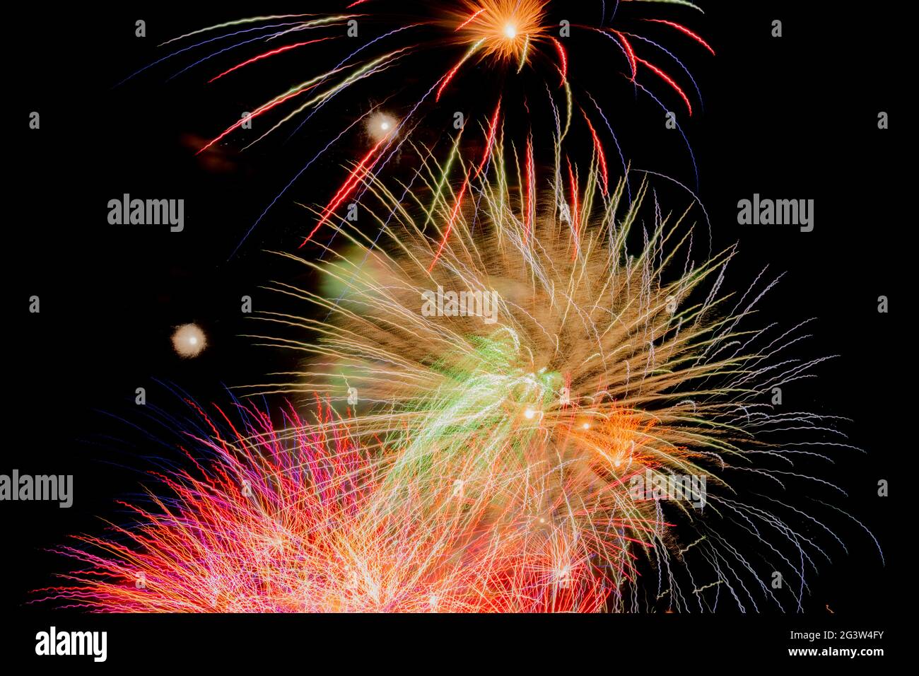 Fireworks in night sky holiday hi-res stock photography and images - Alamy