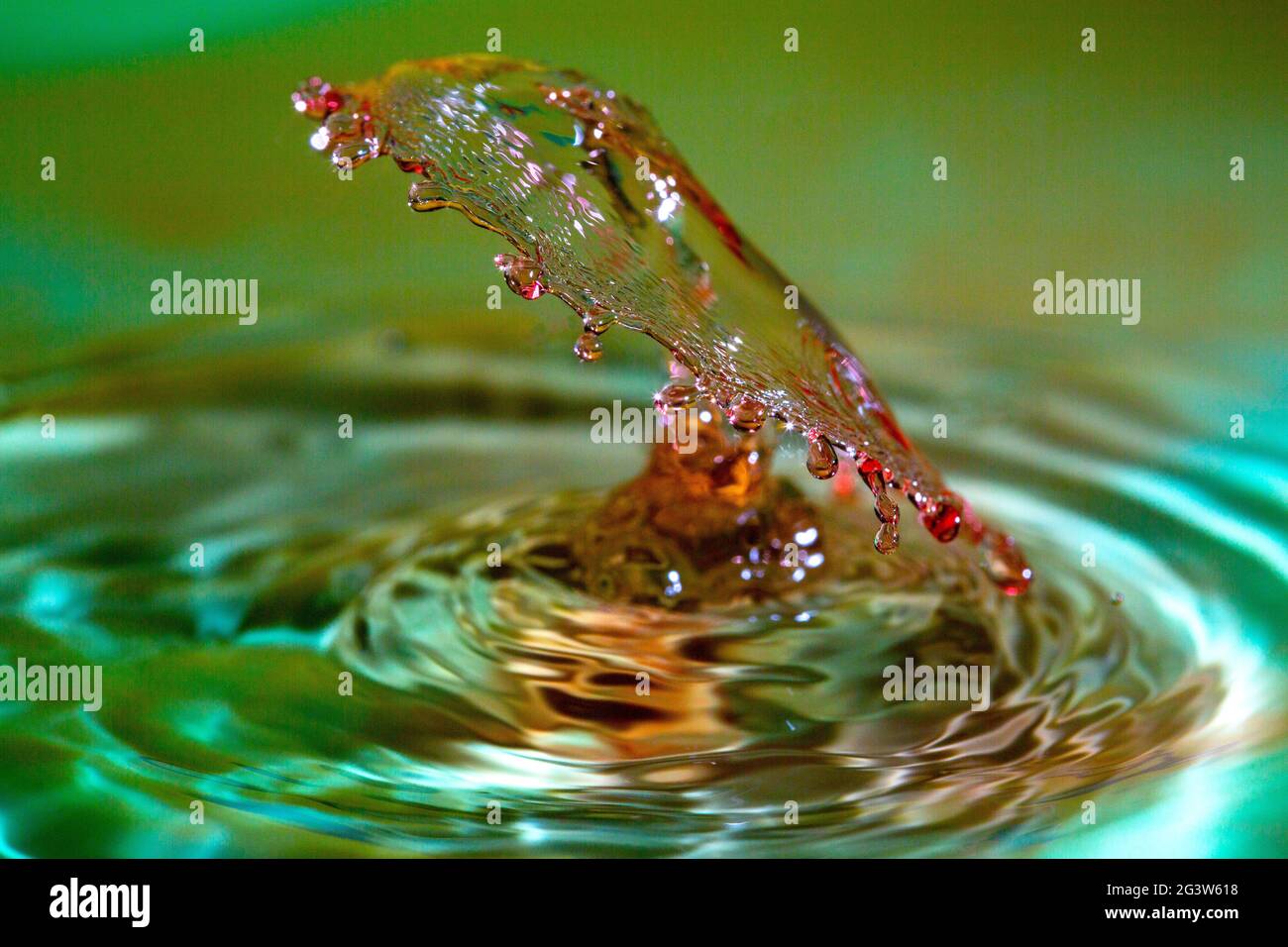Water splash crown resulting after a drop collision Stock Photo - Alamy