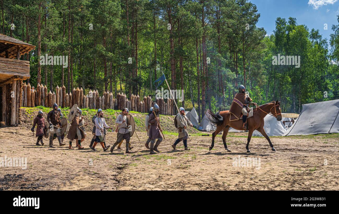 Chieftain on the horse leading his warriors to battle Stock Photo - Alamy
