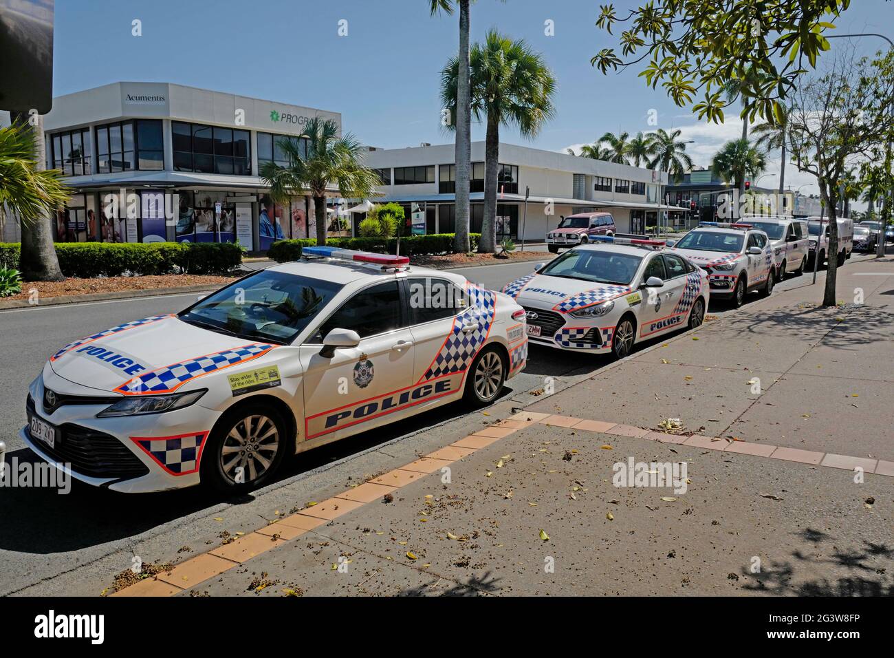 queensland police cars outside the Mackay police station Stock Photo ...