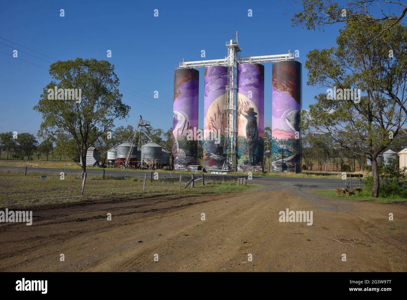 'three moons' silos in central queensland in australia depicts the ...