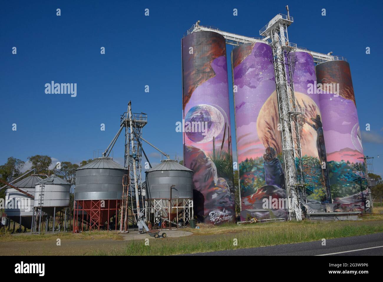 'three moons' silos in central queensland in australia depicts the ...