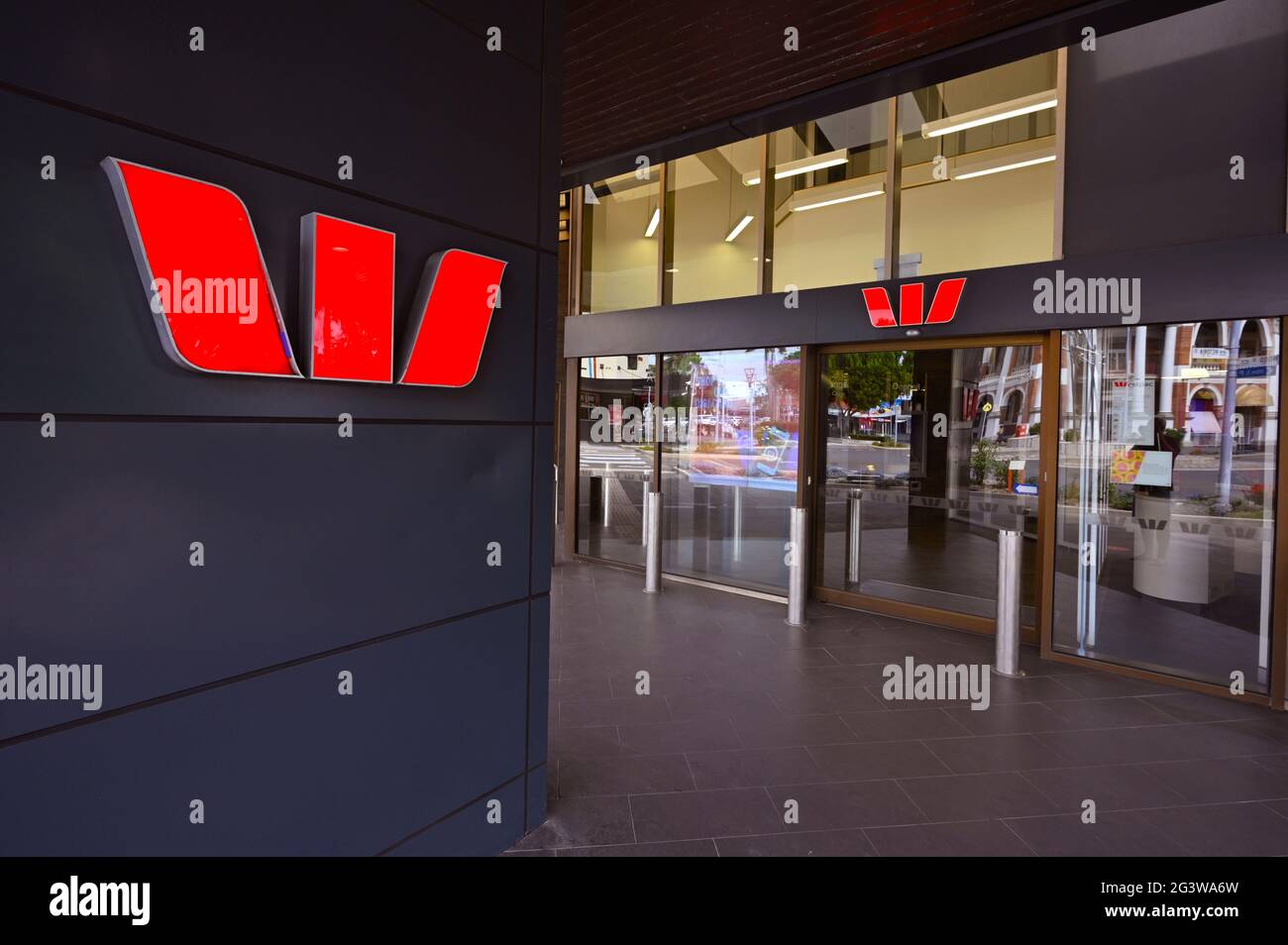 Westpac logo hi-res stock photography and images - Alamy