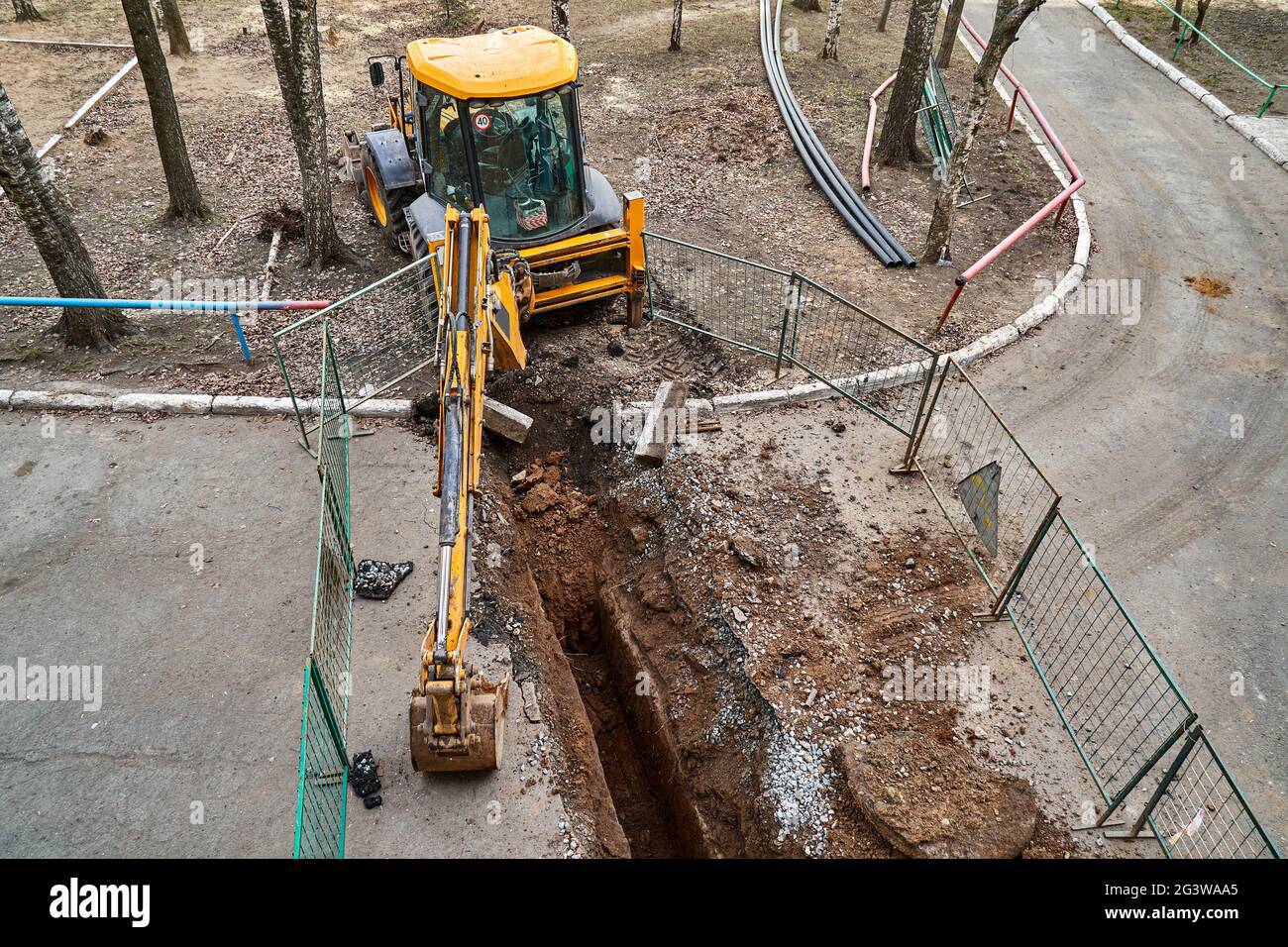 Deep pit hi-res stock photography and images - Alamy
