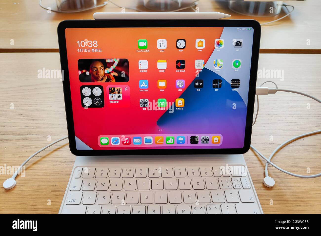 2021 imac m1 hi-res stock photography and images - Alamy