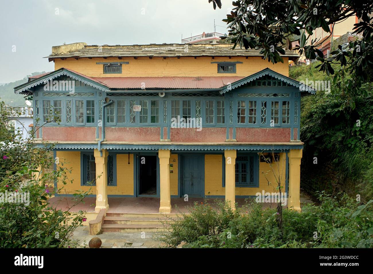 25 Sep 2009 Vintage Old House with Glass wooden window Almora ...