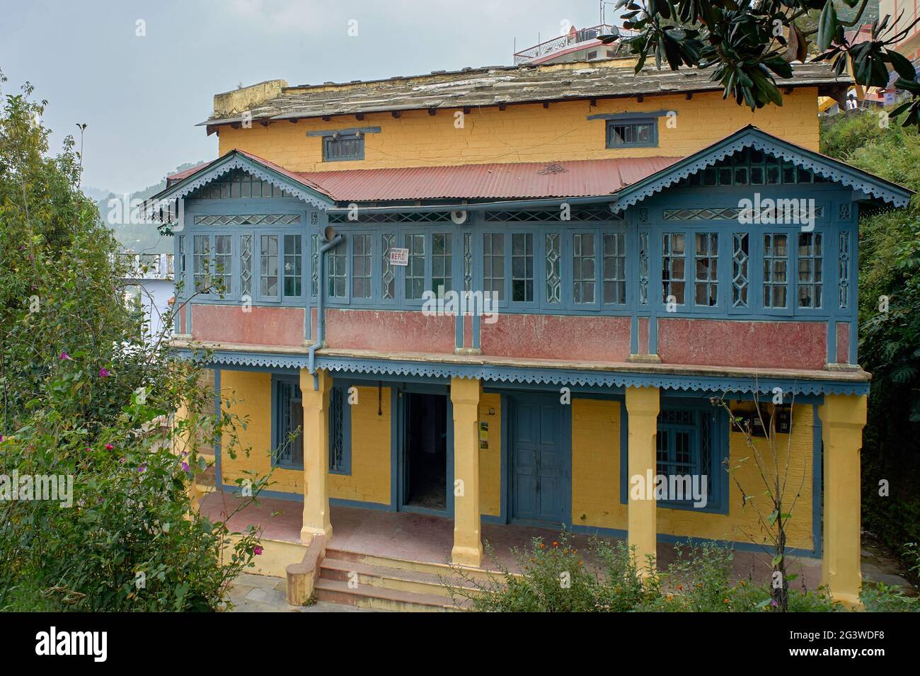 25 Sep 2009 Vintage Old House with Glass wooden window Almora ...