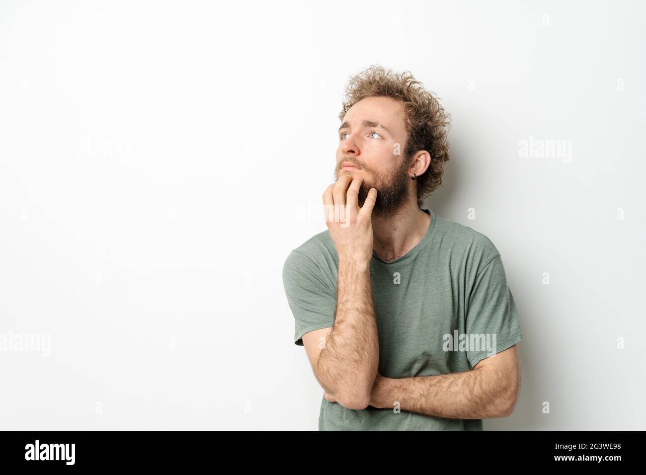 Men scratching hi-res stock photography and images - Alamy