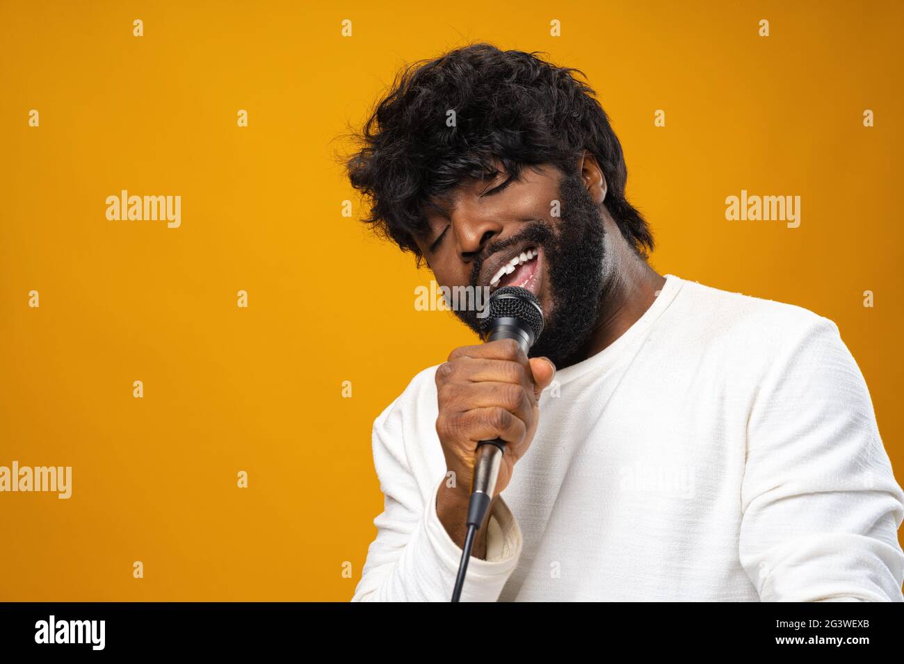 Bearded man singing microphone hi-res stock photography and images - Alamy