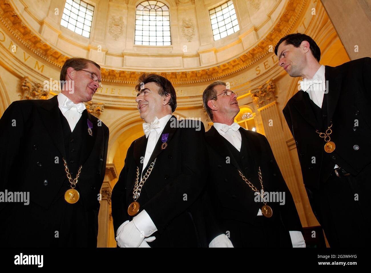 Academie francaise uniform hi-res stock photography and images - Alamy