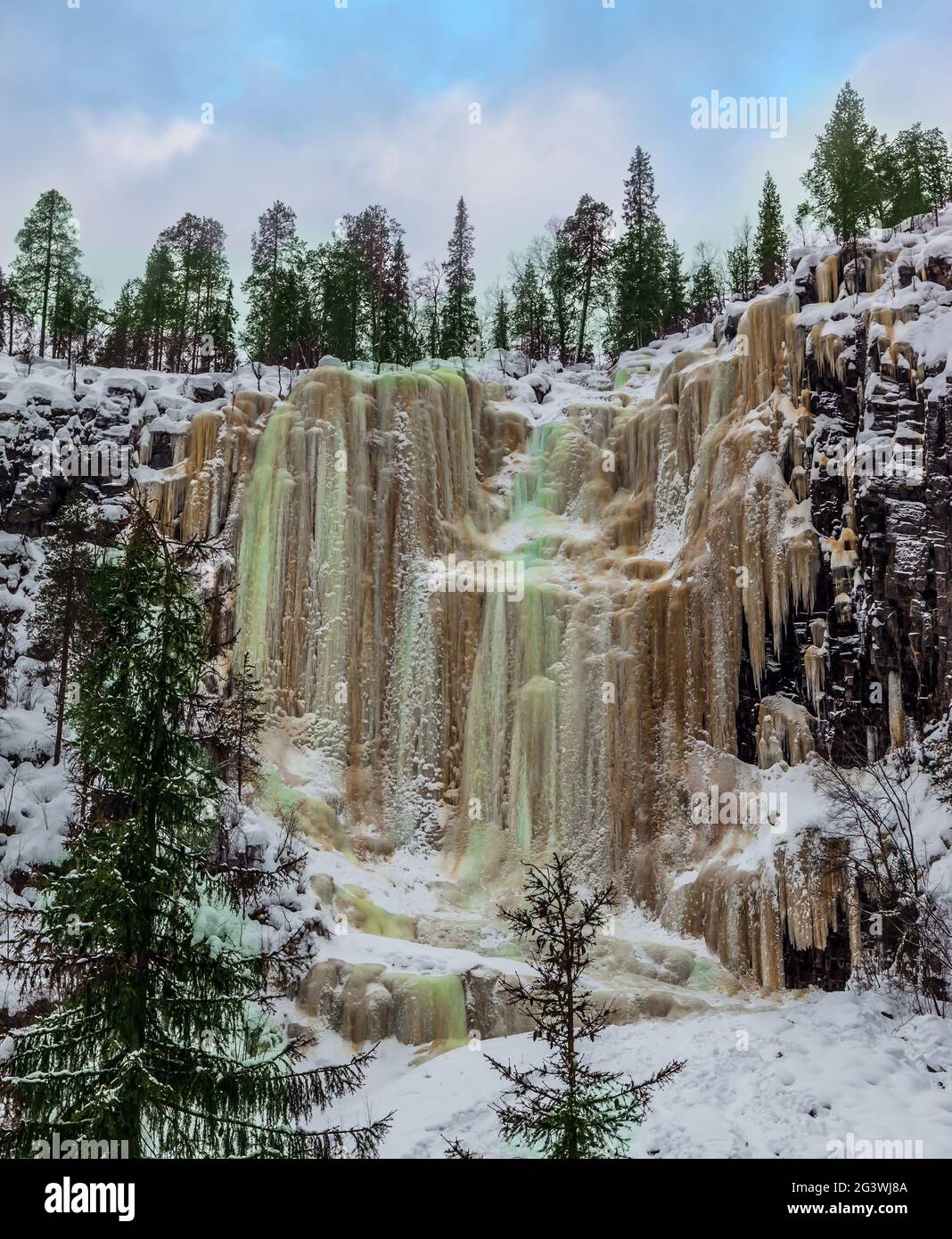 Scenic frozen waterfall hi-res stock photography and images - Alamy