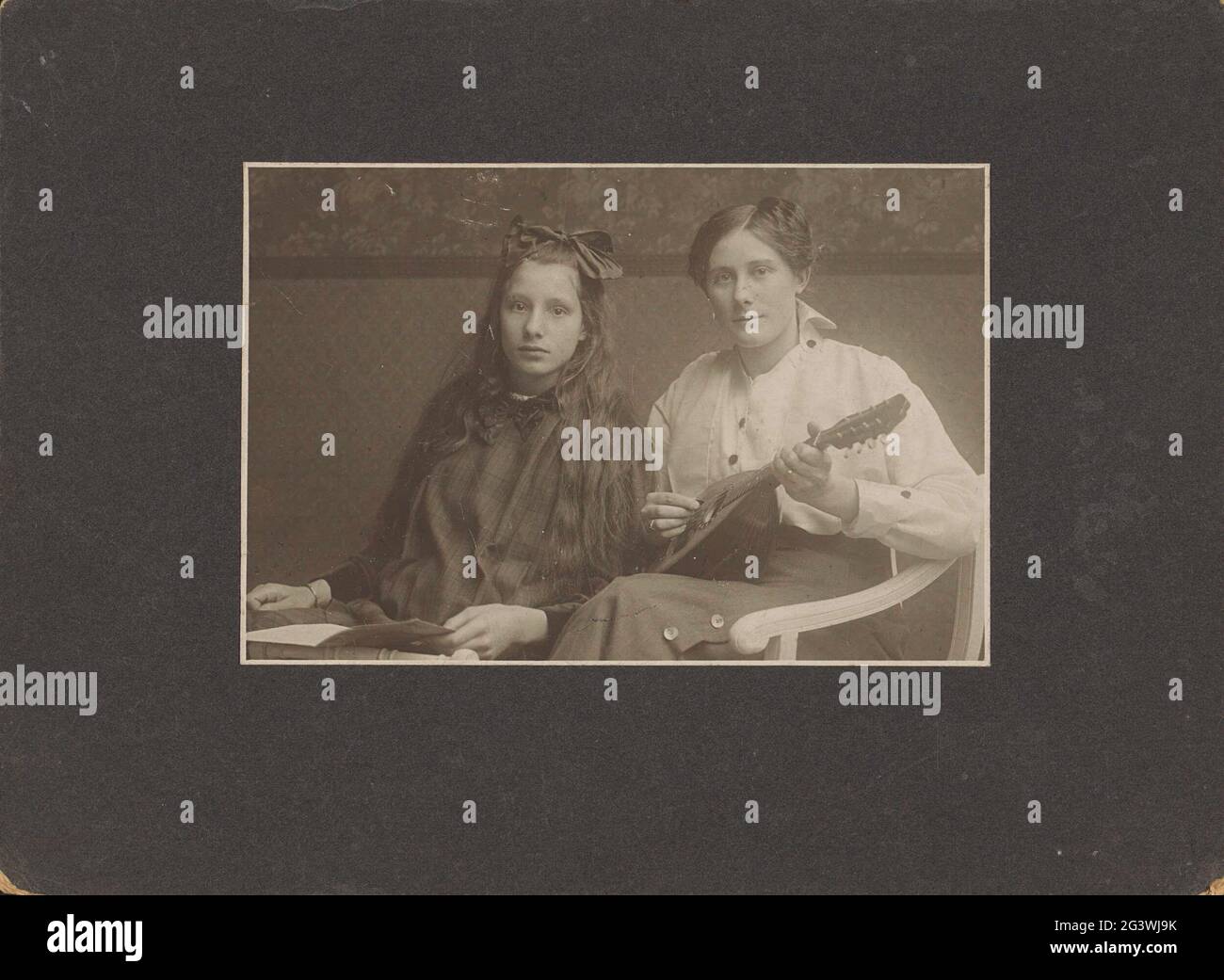 Portrait of Anna and Catrien Doursma, with string instrument Stock ...