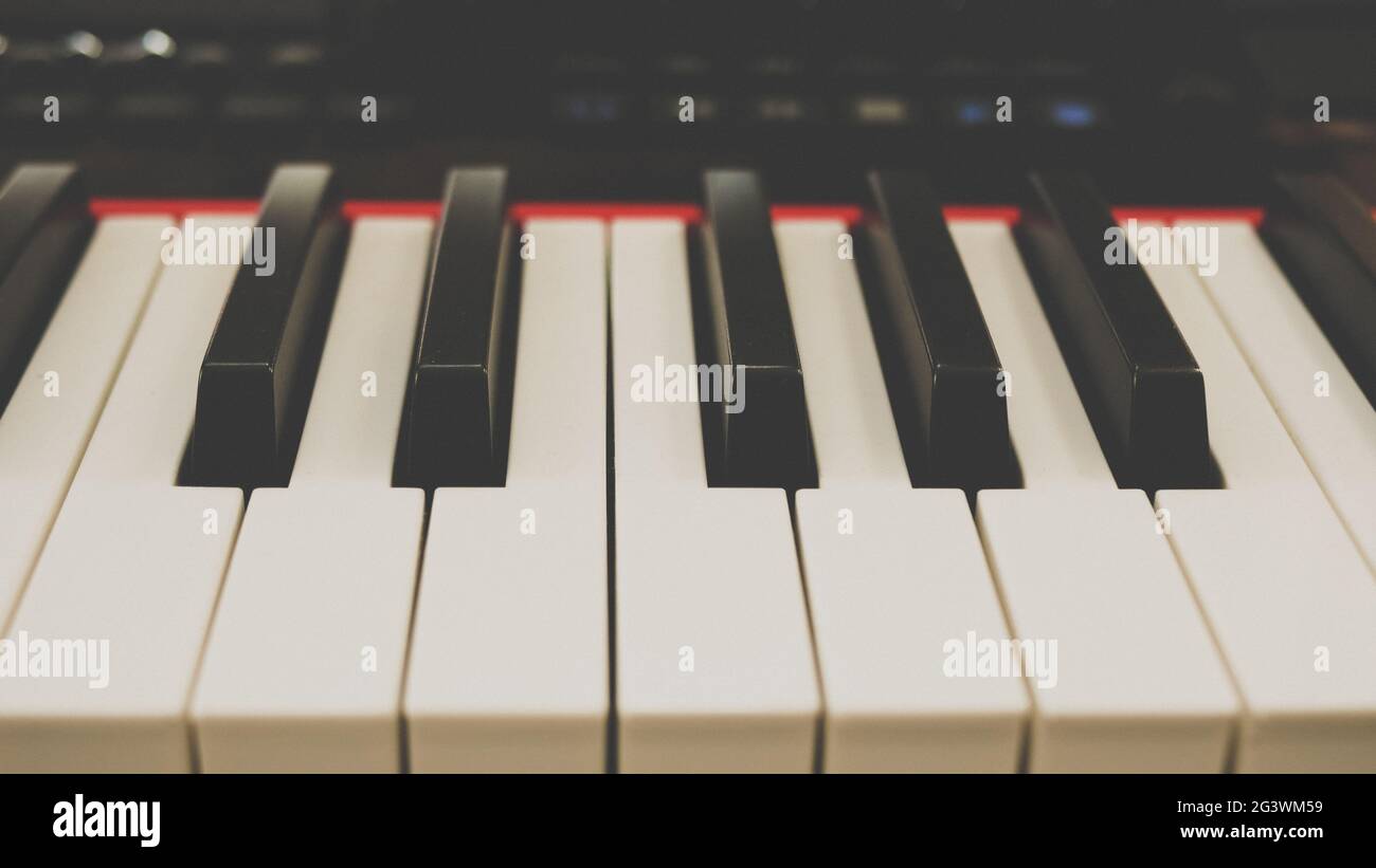 Electronic keyboard hi-res stock photography and images - Alamy