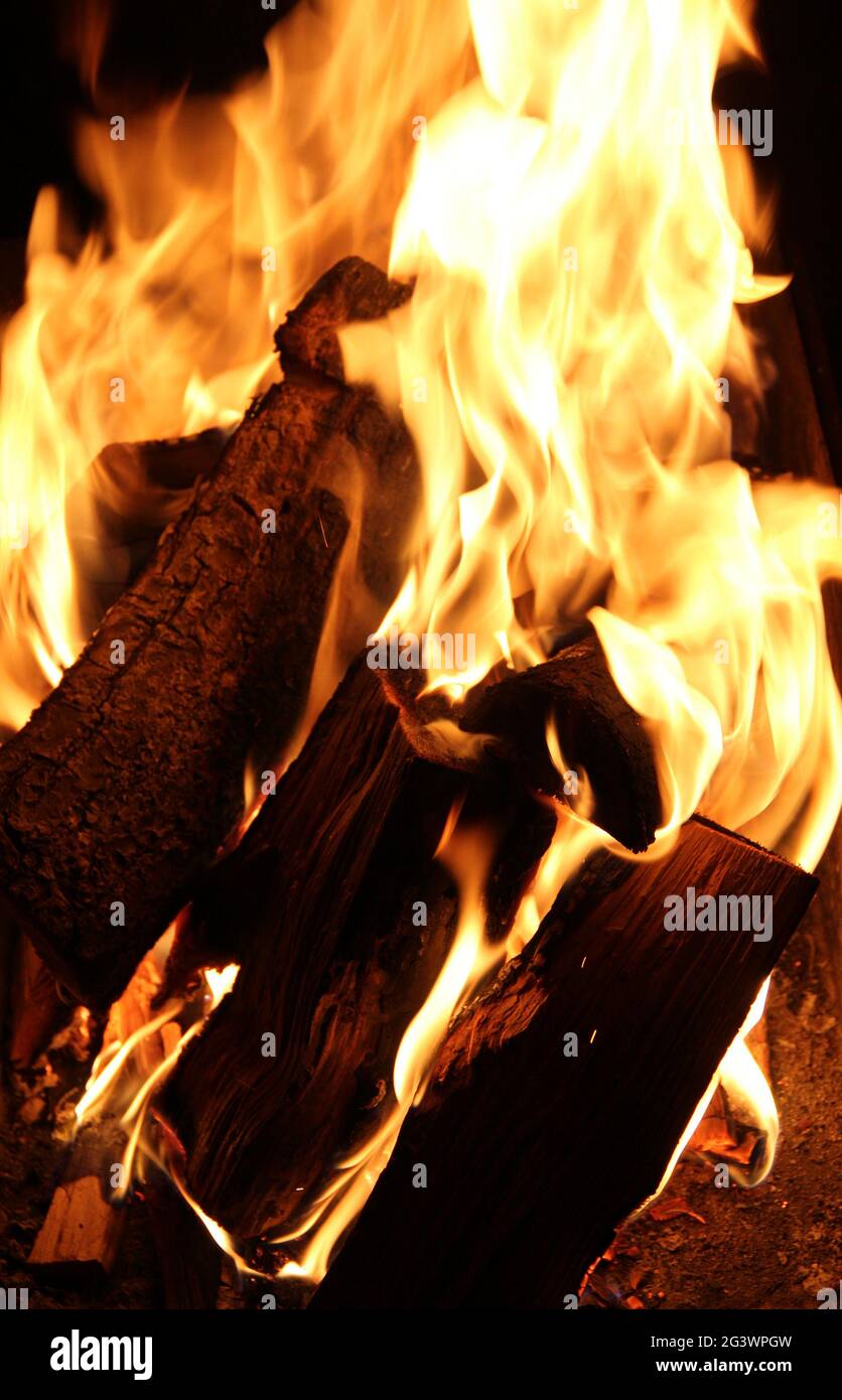 Burning oak hi-res stock photography and images - Alamy