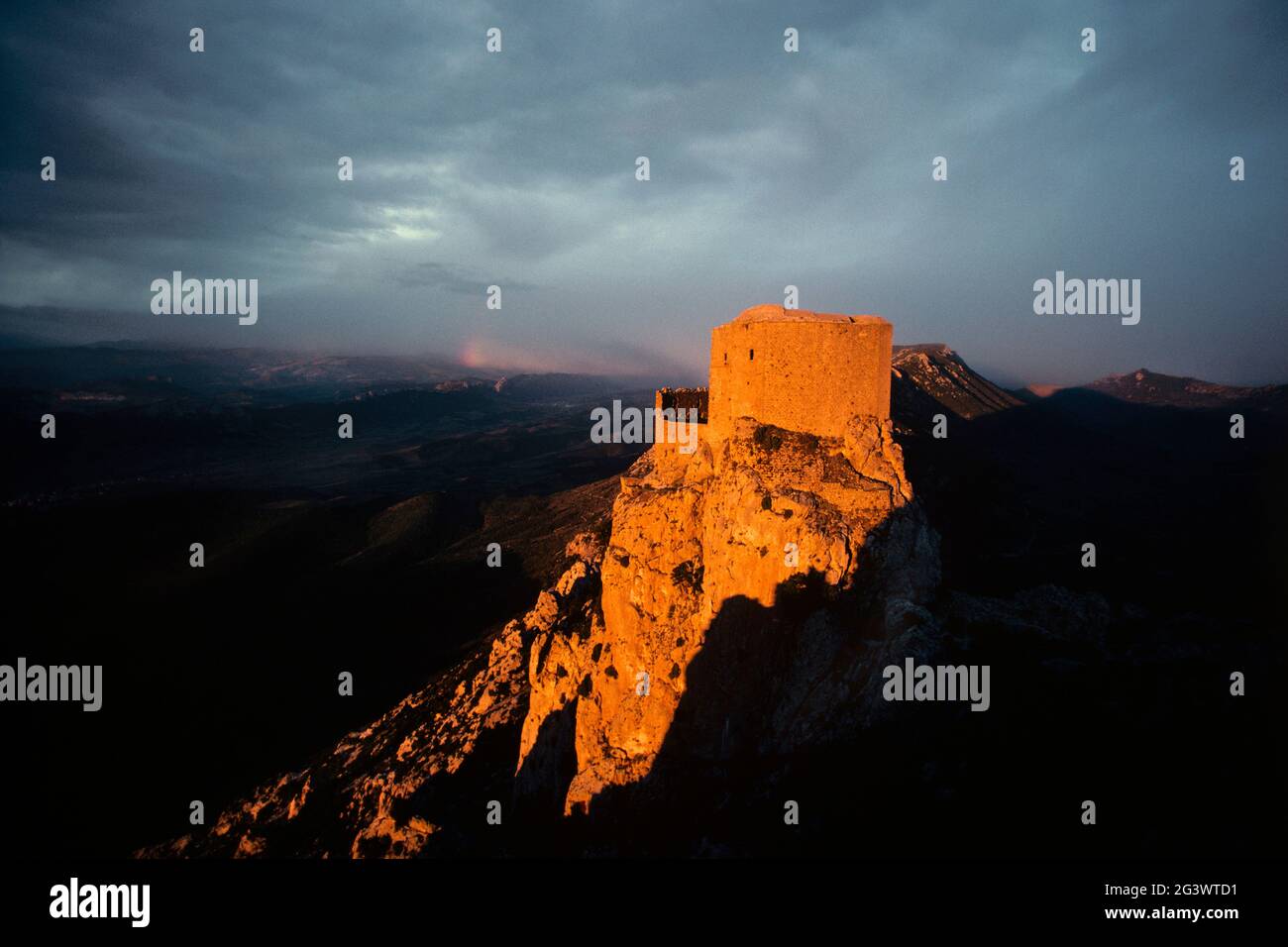 FRANCE. AUDE (11) THE FENOUILLEDES REGION. CATHARE CASTLE OF QUERIBUS ...