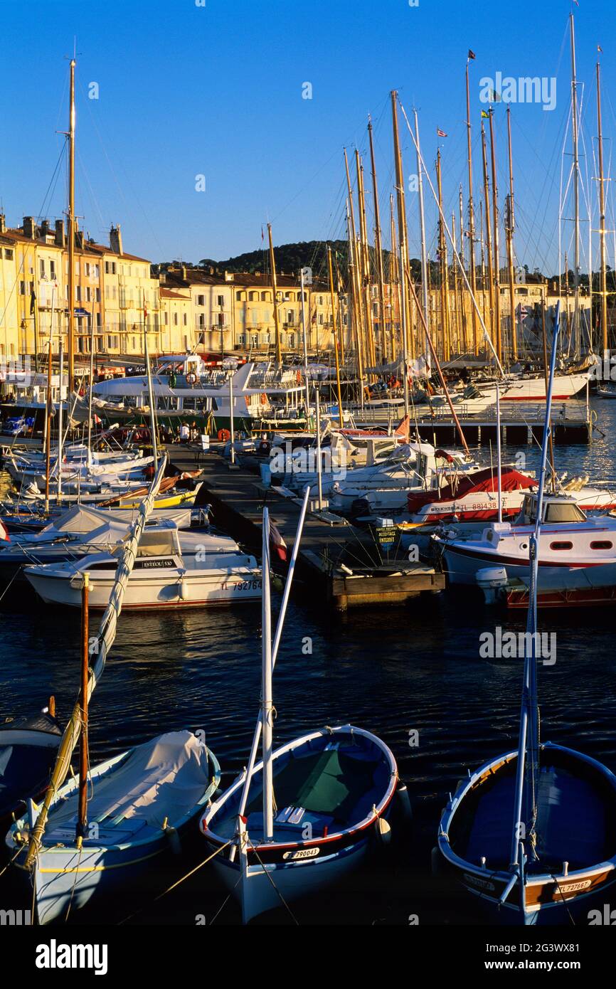 FRANCE. VAR (83) CITY OF SAINT-TROPEZ. THE HARBOUR DURING THE NEWLARGUE ...