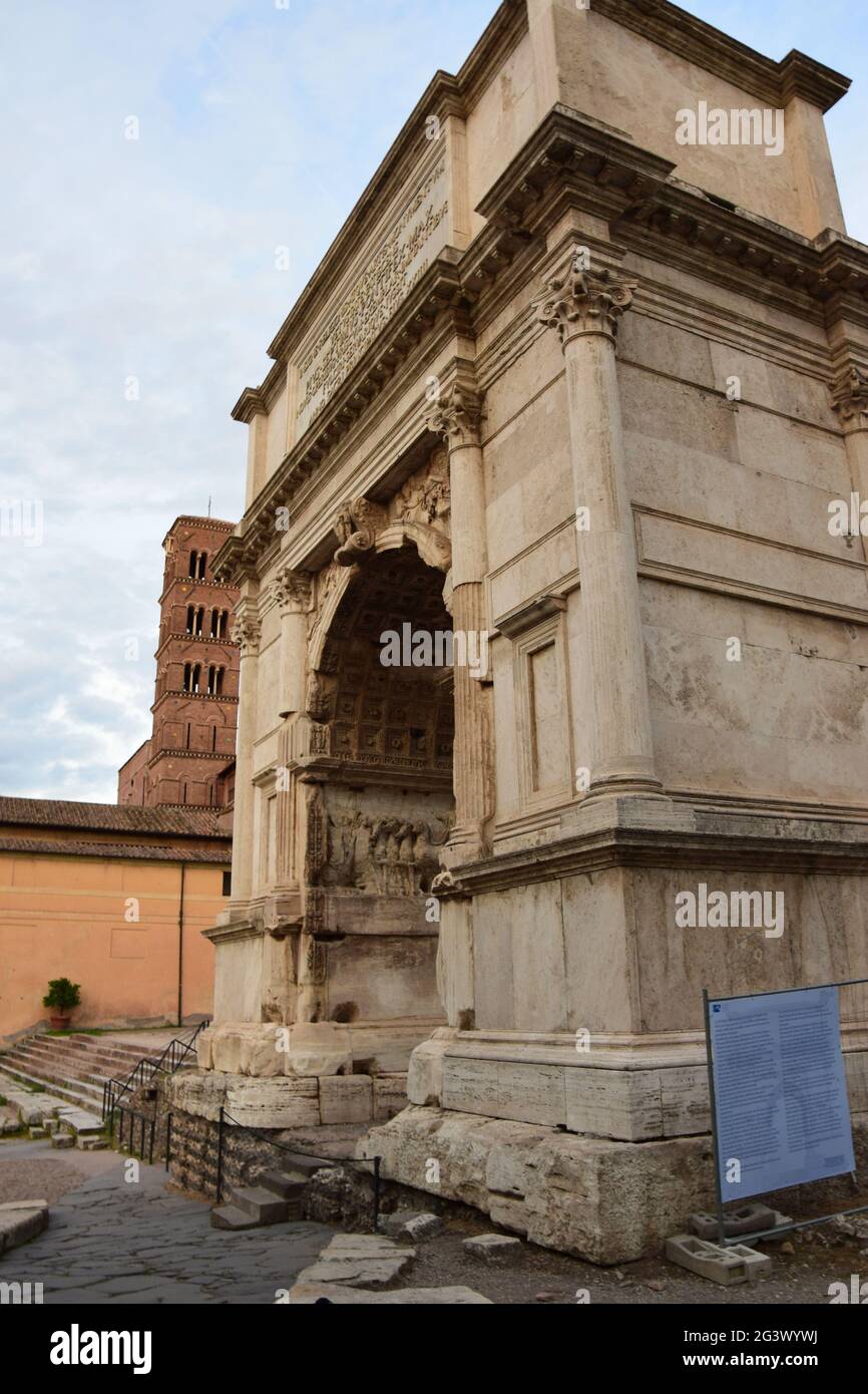 Arco tito colosseo hi-res stock photography and images - Alamy